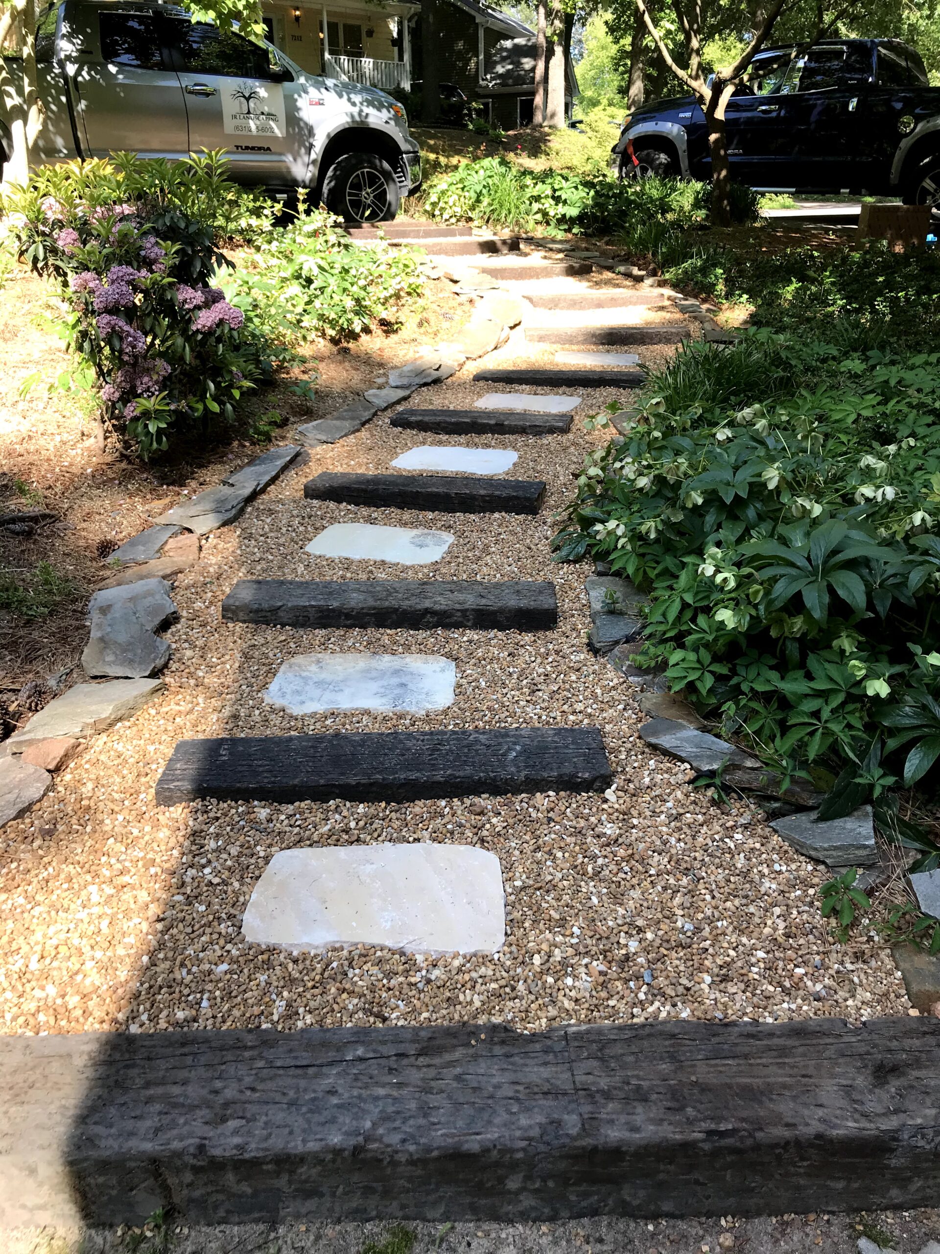 JR Landscaping Experts – Landscapes | Hardscapes | Lawn Maintenance